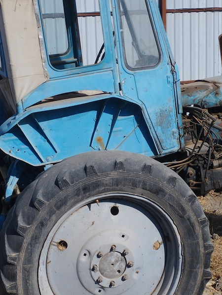 traktor 28 sotiladi