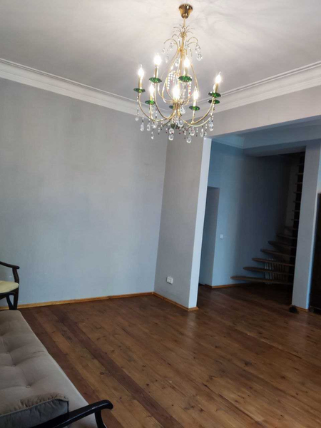 (К121102) Продается 5-ти комнатная квартира в Мирабадском районе.