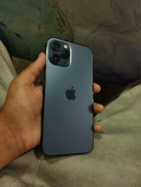 Iphone 12 pro max sotiladi 128gb xotira xolati judayam ideal rangi kok