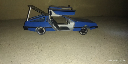 DELOREAN DMC-12 model qo'l mehnati