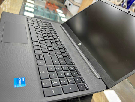 Hp Laptop 15s-fq5041/core i3-1215U/8/256/15.6