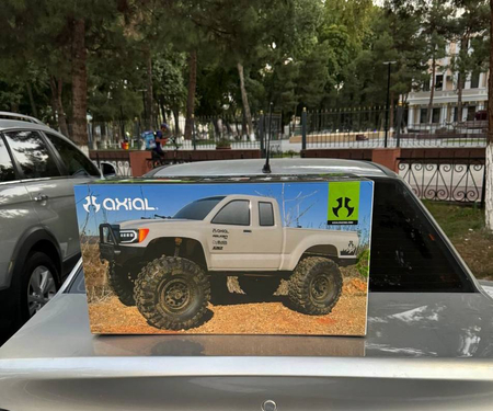 Трофи машинка на РУ Axial SCX 10