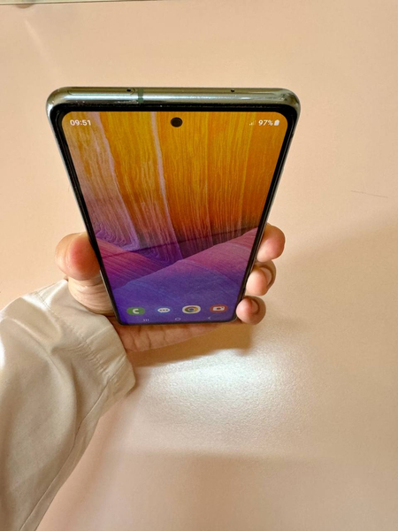 Samsung Galaxy S20 FE.