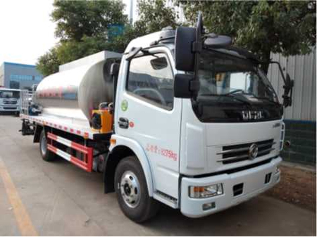 Автогудронатор DONGFENG 6 куб .