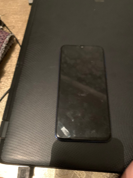 Samsung a 40 yaxshi holatdegi