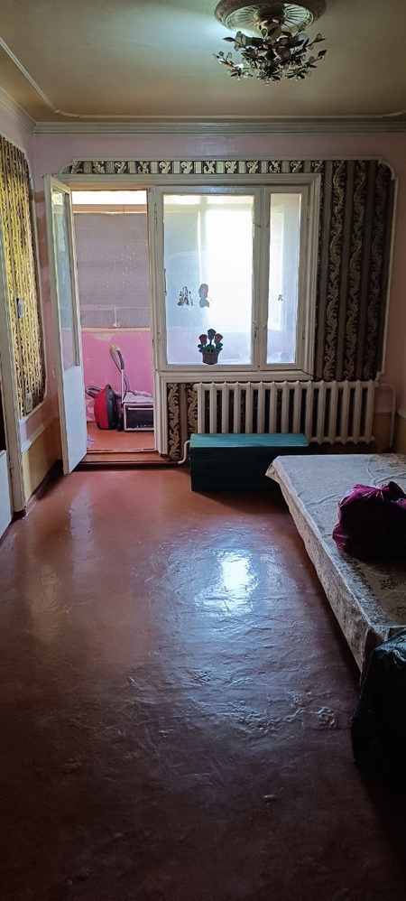 Продаётся! Юнусабадский р-он, 15 квартал, дом быта,  2/4/4