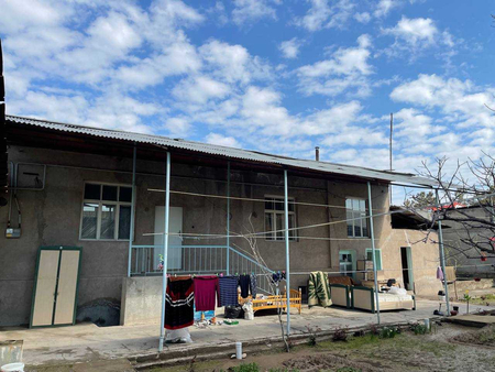 Toshken shaxardegi 6 sotixli 4 xonali hovli sotiladi