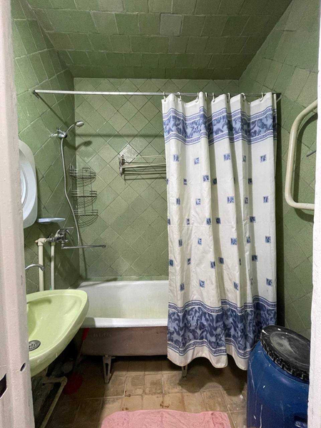 срочно продаётся квартира 4х комнатная 90кв.м