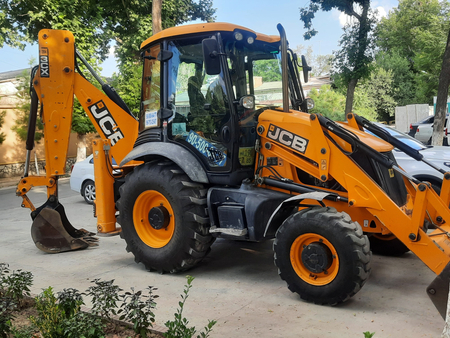 ЖСБ JCB 3СХ сотилади