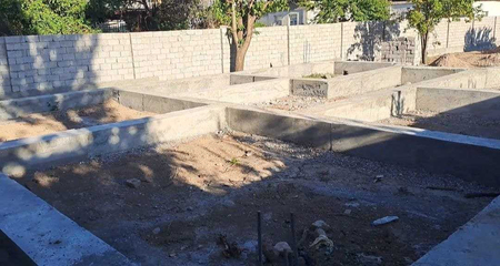 Чирчик азадбашда 5.6 сотка атрофи полный уралган, фундамент лойиха бор