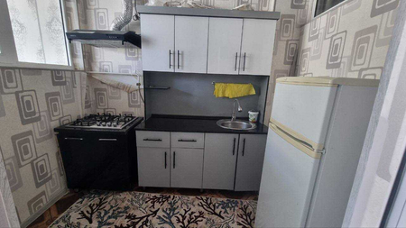 2 xonali 2 etajda joylashgan jixozlangan kvartira ijaraga beriladi