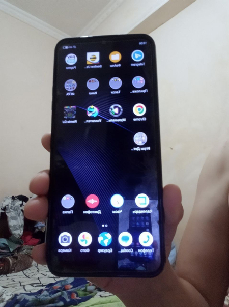 Продается телефон ZTE V 2020