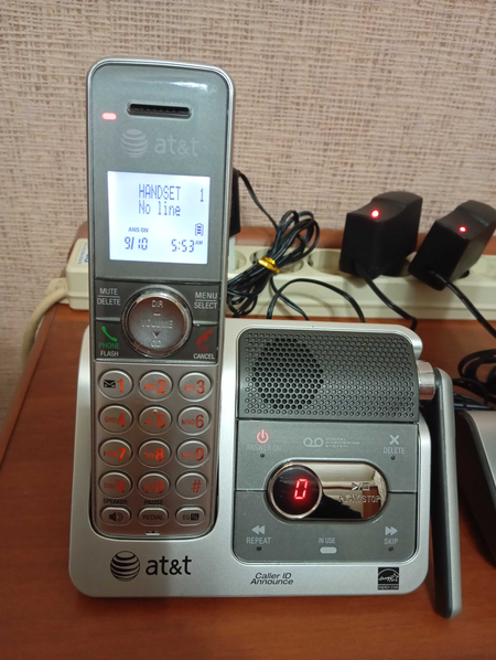 Продам радиотелефон AT&T три трубки на один телефонный номер.