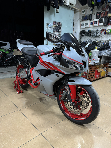 Продаётся honda cbr600rr 2011 доки в оригинале только за нал продаётся