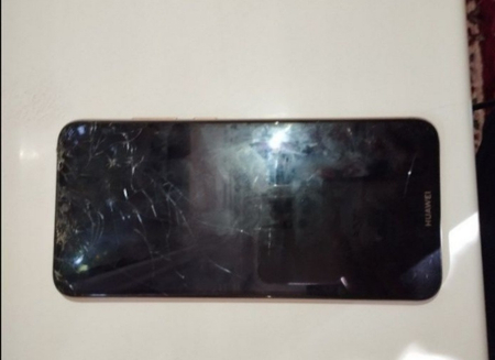 HUAWEI Y 6 yahch sastayanie