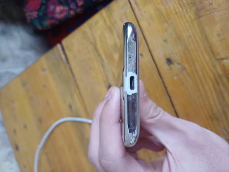 Samsung J2 sotiladi