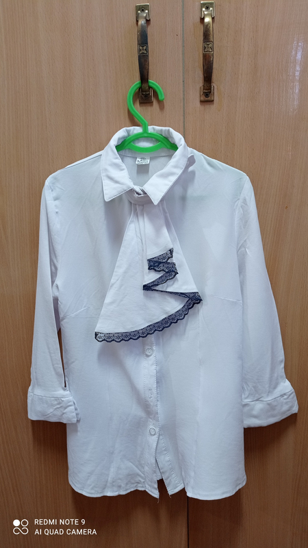 Рубашки в школу 48,50,L,158  в хорошем состоянии