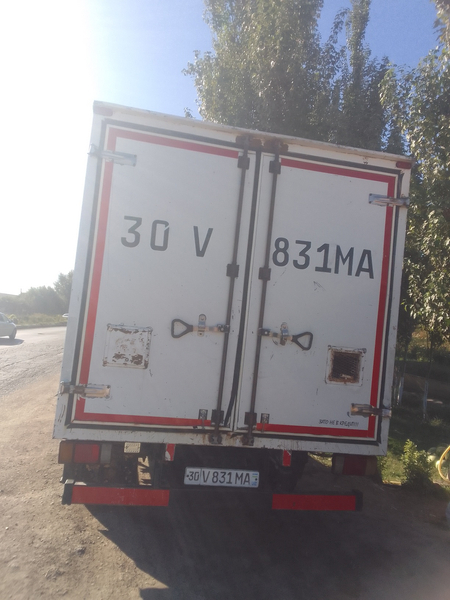 Isuzu yuk mashina