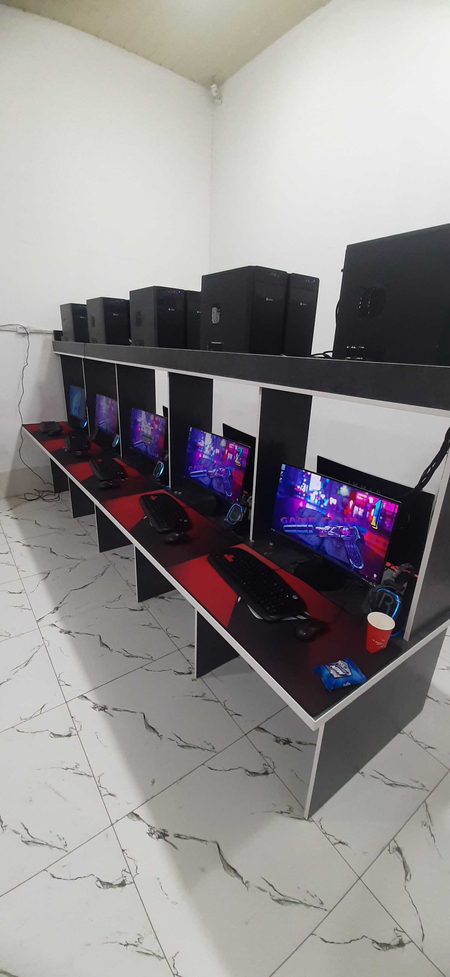 Kompyuterniy klub (Game club)