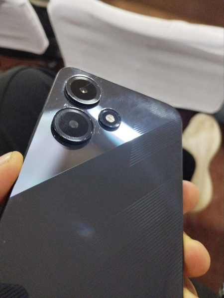 Infinix Note 30 
Память 8+8/128гб
Аккумулятор 6000мАч
Камера 16м