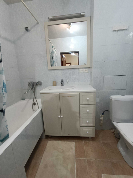 Продаётся 4/4/4 квартира на Ц-1  ор-р  Английский посольство