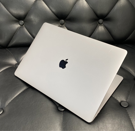 Apple MacBook Pro 2019 года 15- inch i9 16-512GB в хорошем состоянии