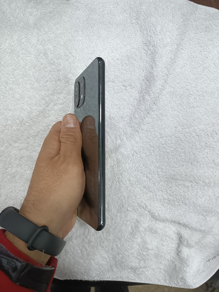 Xiomi 11 lite 128 gb  holati chotki oqib tel qilila the oylab
