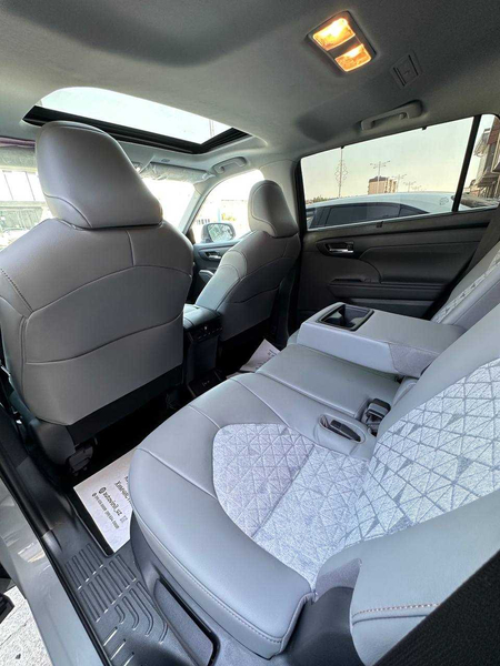 Highlander Hybrid Nardo grey / 2023 /