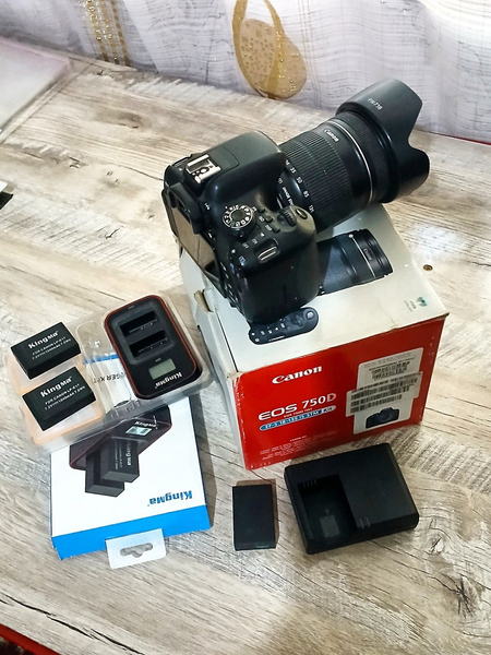 Canon 750D sotiladi