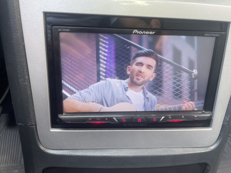 Pioneer avh-z5050bt екран