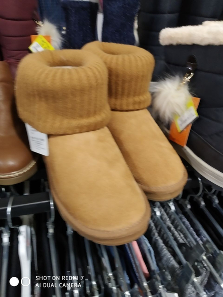 UGG из натуральной кожи фирменные.