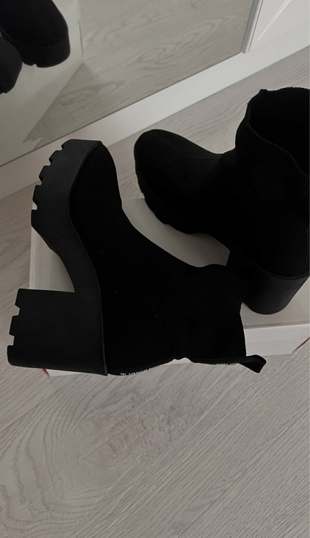 Продам полусапожки Stradivarius новые!