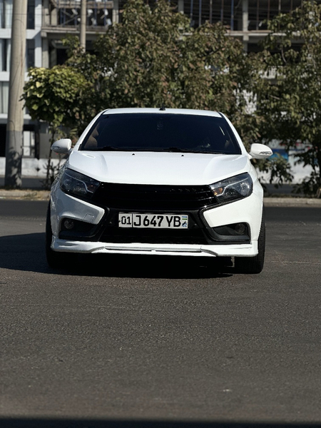 LADA Vesta  sotiladi 2019 yil moshina ideal.
