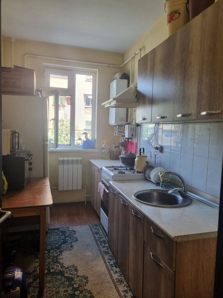 .Продам 3комнатную 2этаж 60м2 разделный санузел тоже Сергели 7А 61000$