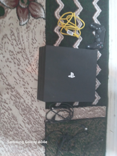 Play station 4 pro (1 tb) xotira