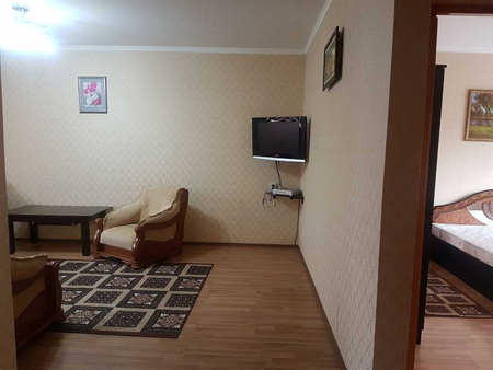 м.Ойбек кафе Точка Вкуса 3-комн 2/4 80 м² ремонт мебель техника
