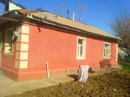 Продам дом с участком 7 соток и с магазином вдоль дороги. Кибрай рн