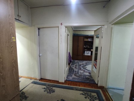 Срочно! Юнусабад 8кв 2/2/4 кирпич 77 серия  65.500у.е