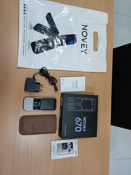 Novey 670 yangi telefon