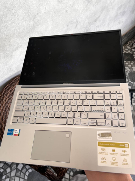 продаётся Asus Vivobook почти новый 4 месяца пользовался