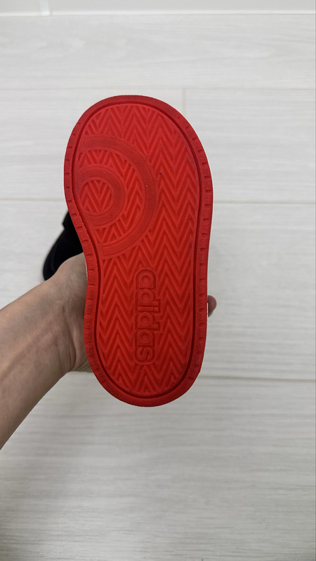 Adidas детские кроссовки новые