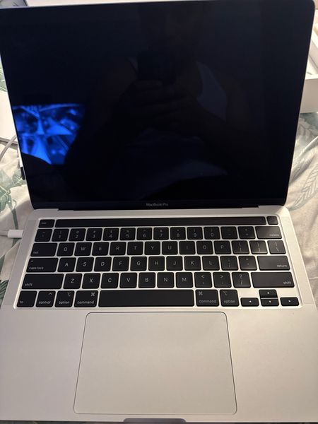 Macbook pro xolati zor