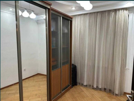 Продаётся 4/4/4 Ц-5 не торец общ пл 80
