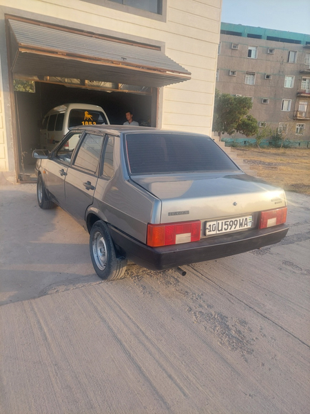 Vaz 21099 metan gaz sotiladi