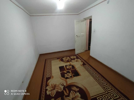Dóstlik metroda 1 xonali uy sotiladi