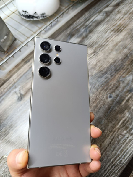 Samsung s 24 ultra.
