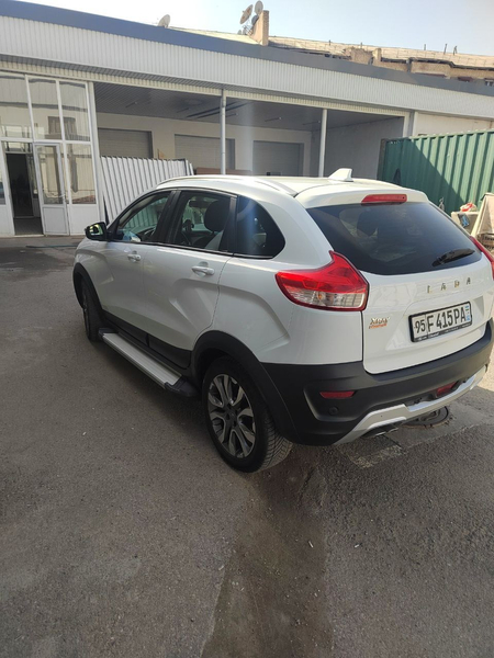 Lada Xray cros Nissan motor varyatır karobku