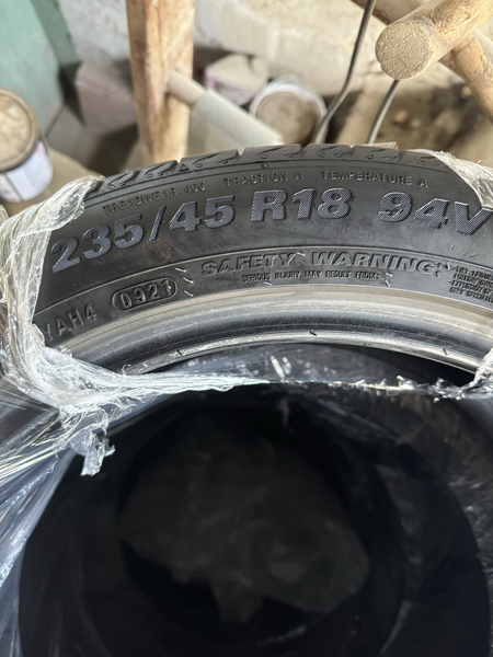 Продам балоны 235/45 18R