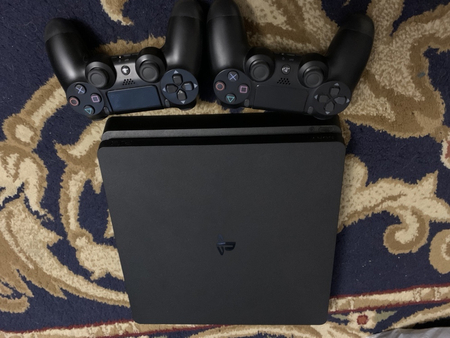 Playstation 4 slim HDR 500g два джестика 6 игр как на фото