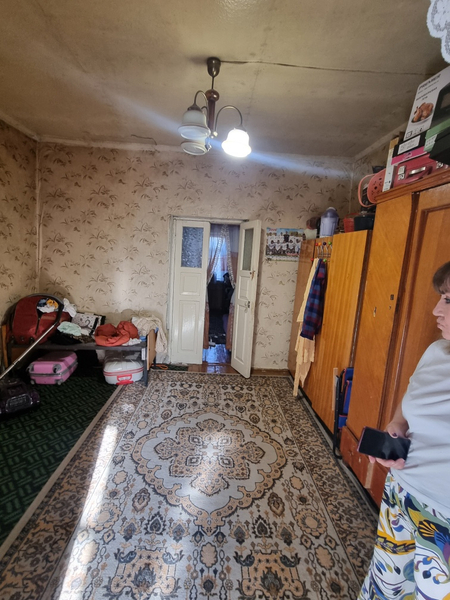 Срочно продаётся двор 7 сотих 7 комната возле гор больница